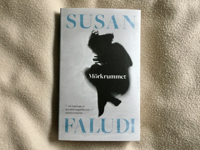 Mörkrummet av Susan Faludi – Mösstanten